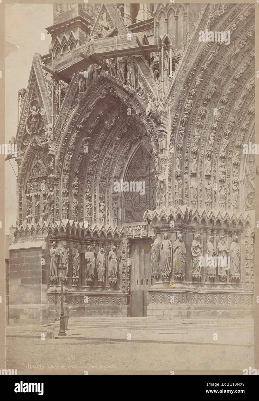 Porte portail hi-res stock photography and images - Alamy