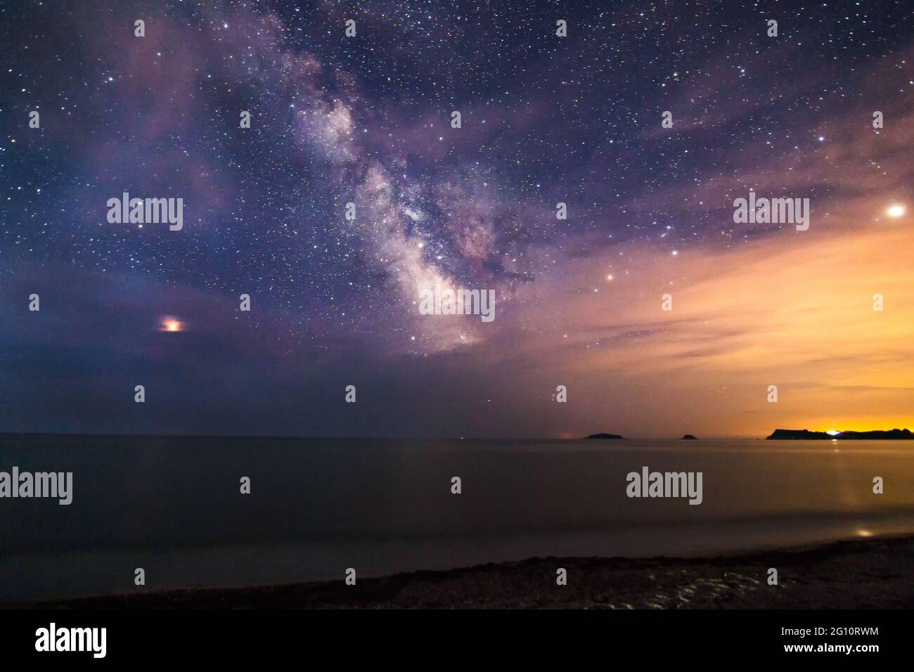 Milkyway over sea night hi-res stock photography and images - Alamy