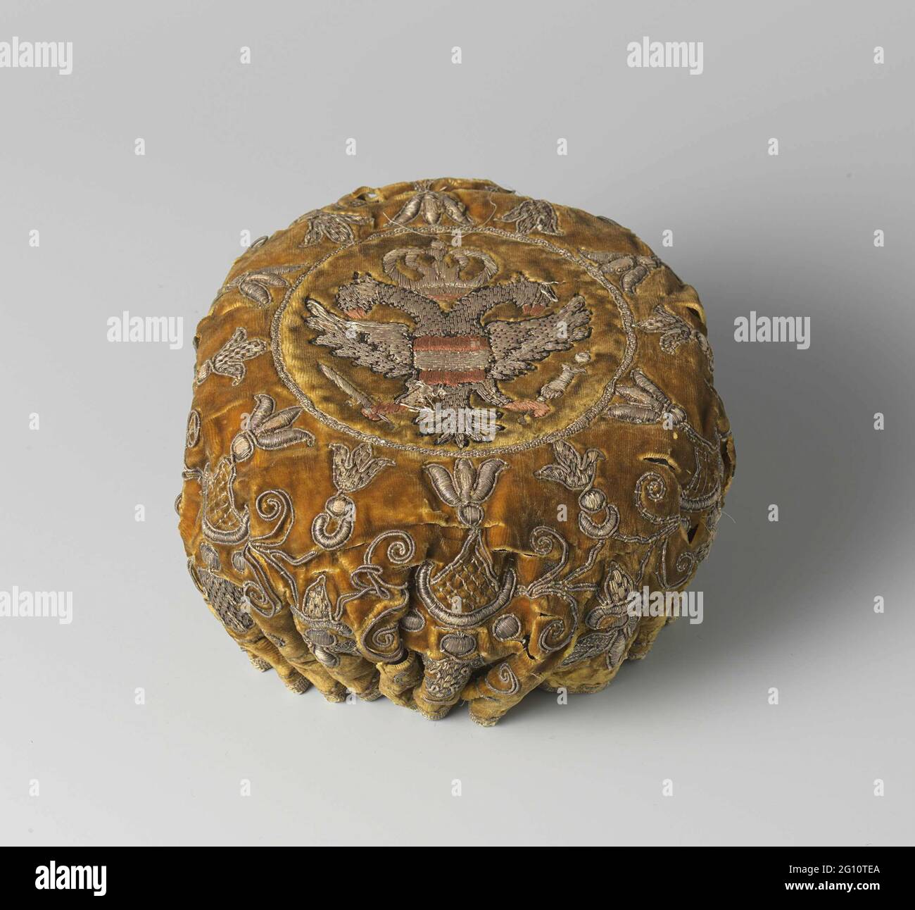 Wavy line heraldry hi-res stock photography and images - Alamy