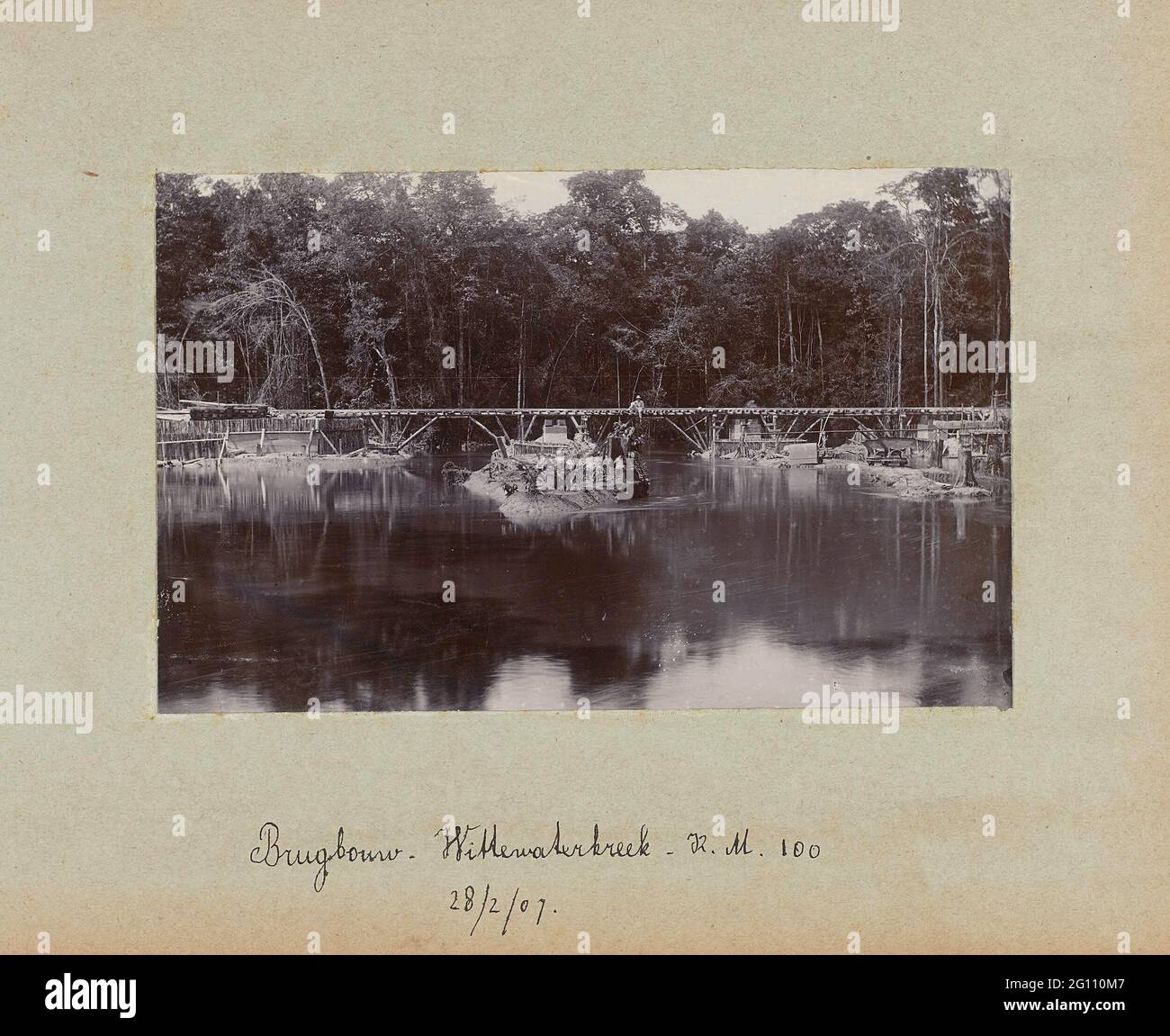 Bridging construction Witwaterkreek - K.M. 100. Construction of the ...