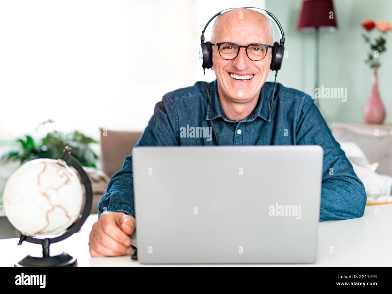 Retired remote work hi-res stock photography and images - Alamy