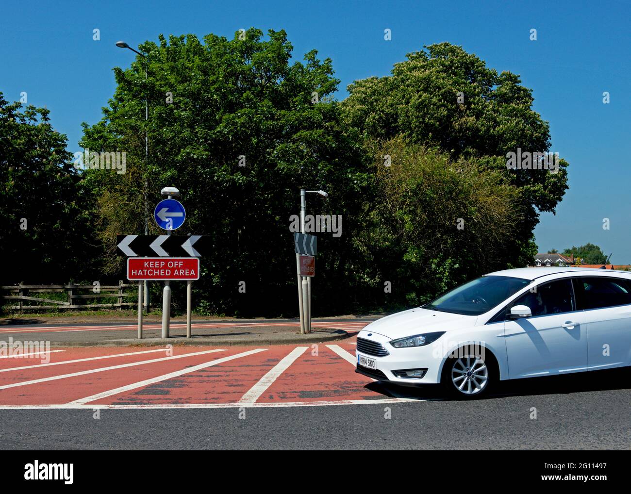 Roundabout sign uk hi-res stock photography and images - Alamy