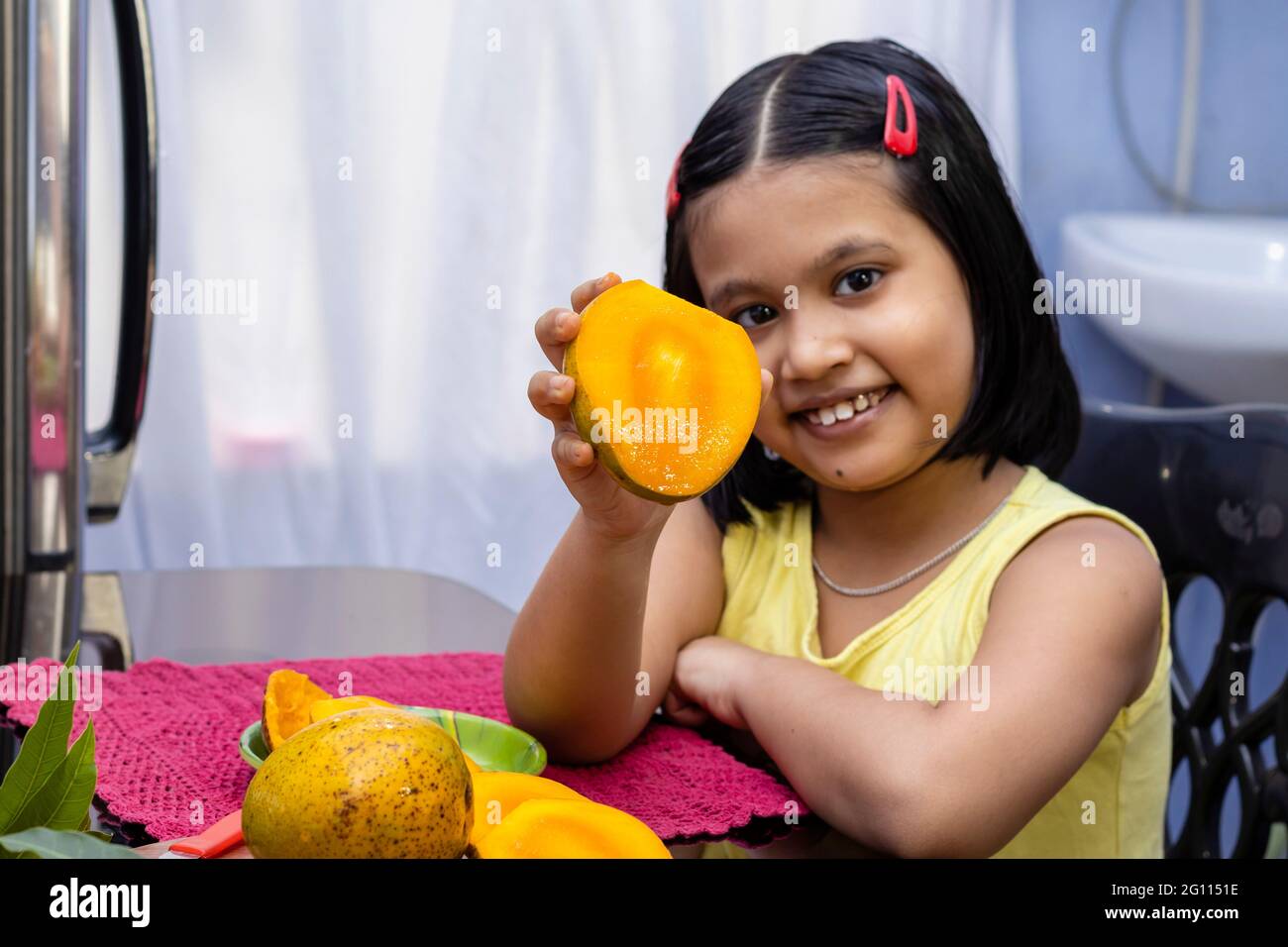 Girl eating mango hi-res stock photography and images - Alamy