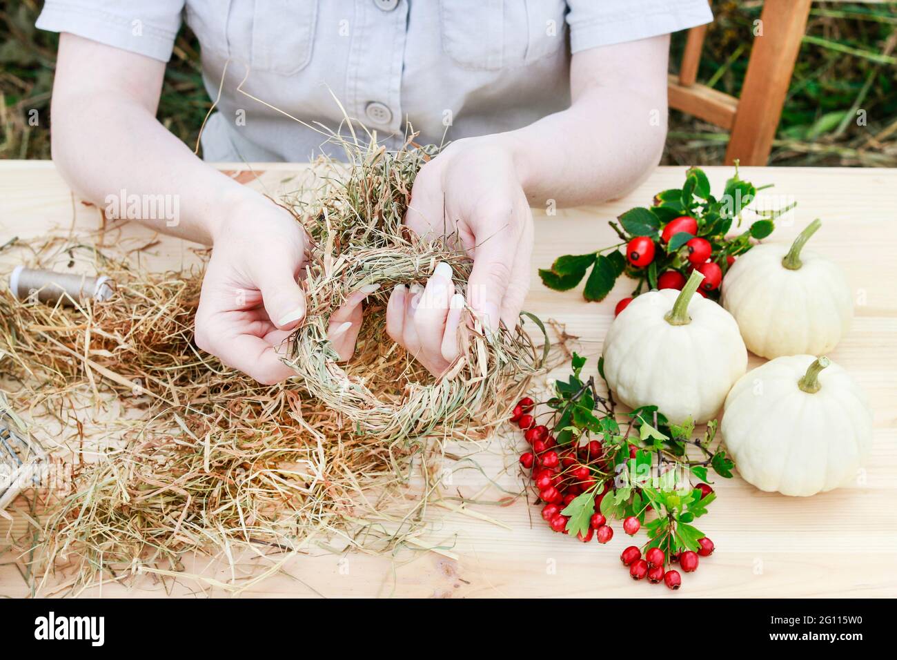 Florist at work: How to make hay wreath decorated with hawthorn berries ...