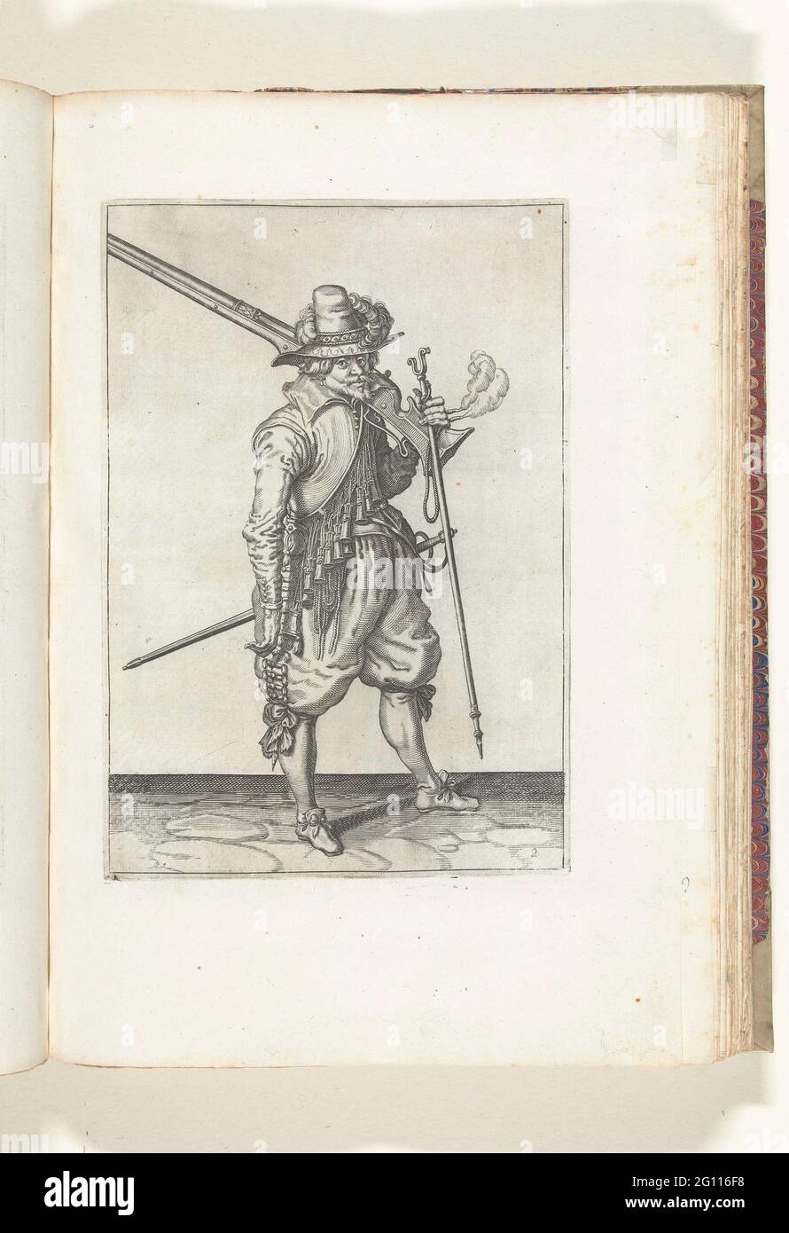 Soldier carrying musket hi-res stock photography and images - Alamy