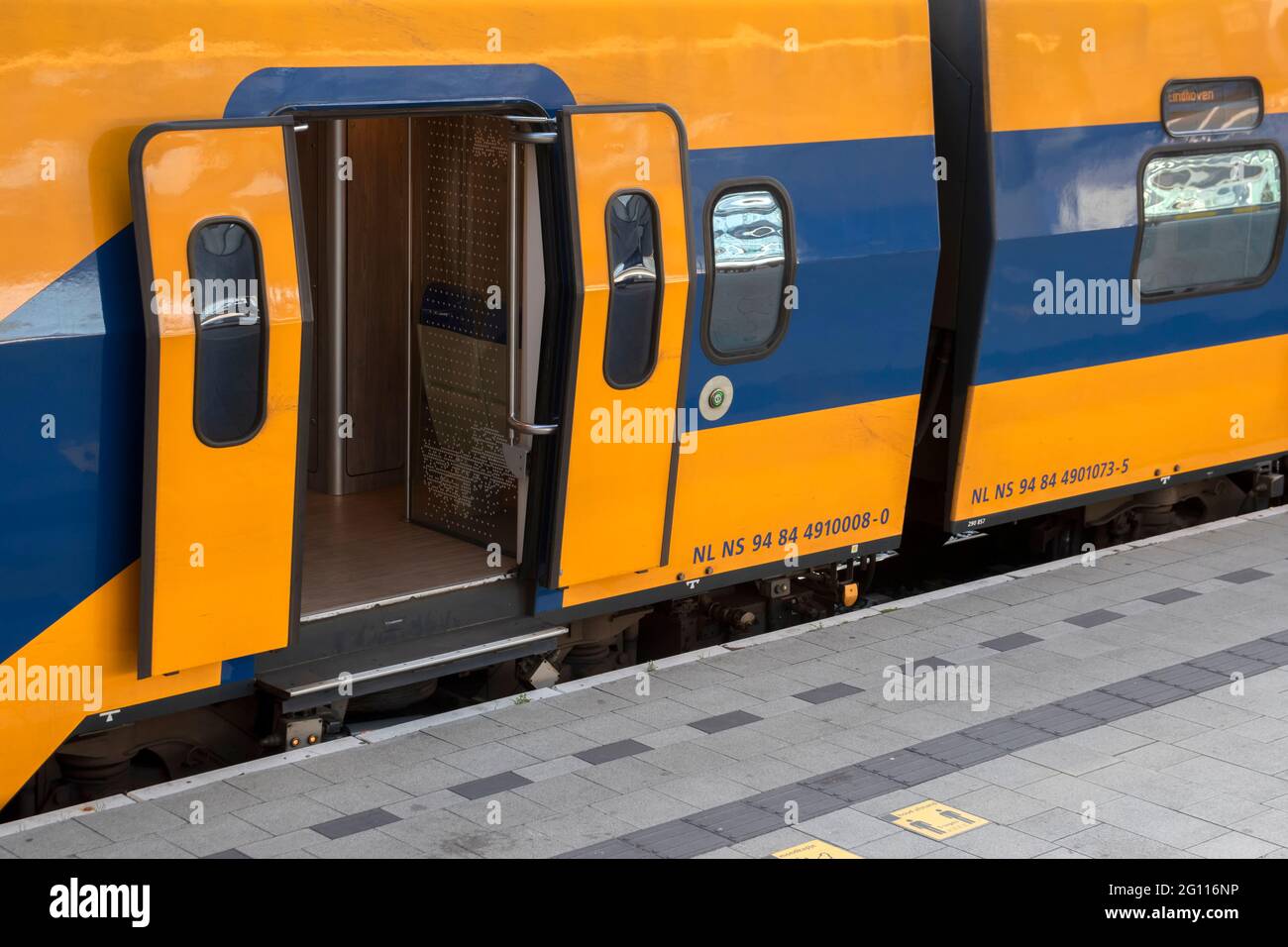 Open Door Train At Amsterdam The Netherlands 25-9-2020 Stock Photo - Alamy