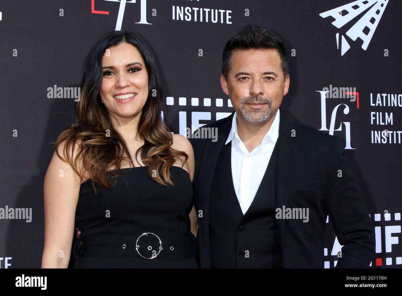 LOS ANGELES - JUN 2: Oscar Torres and guest at the 7th and Union ...