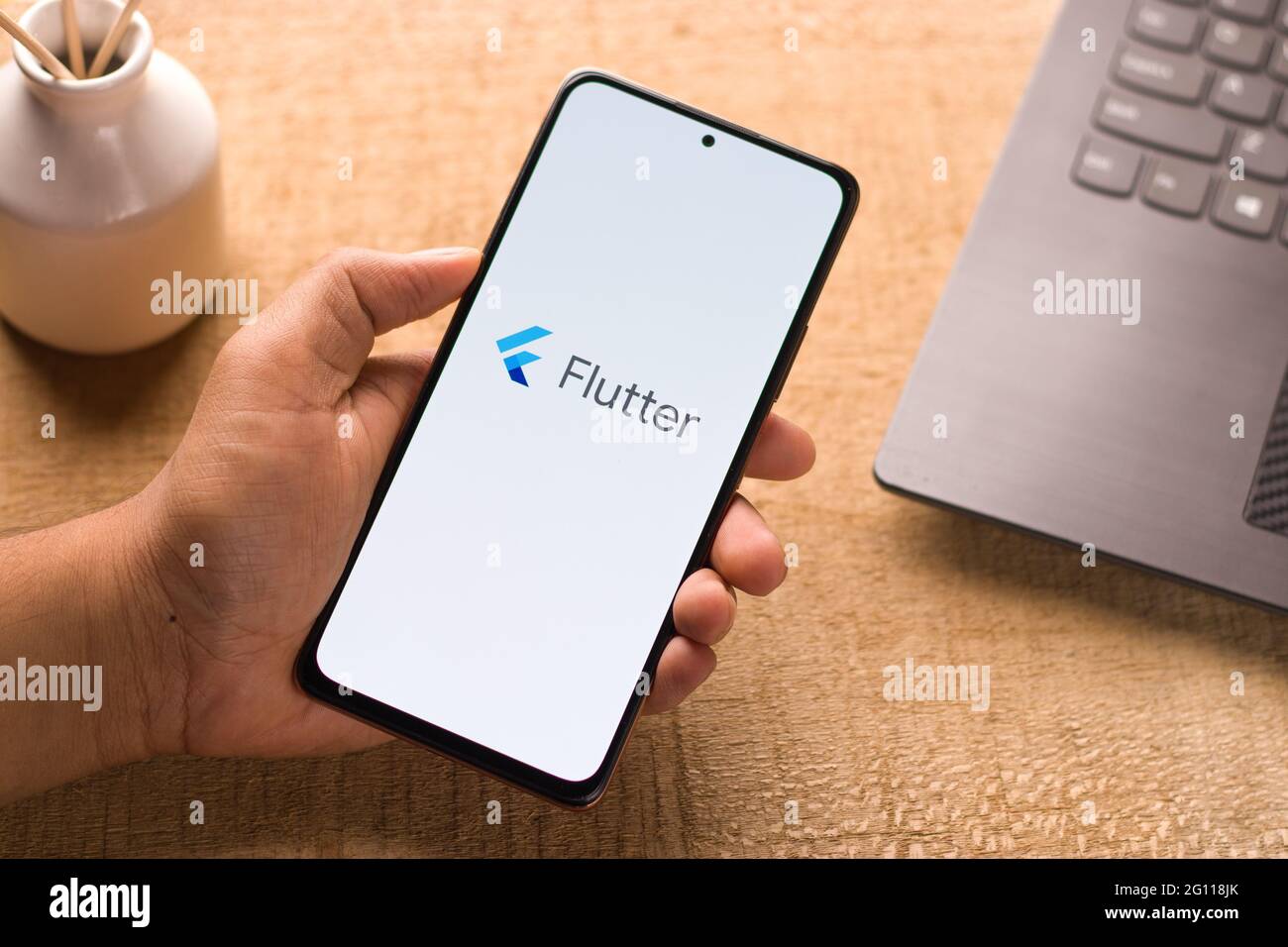 Flutter logo hi-res stock photography and images - Alamy