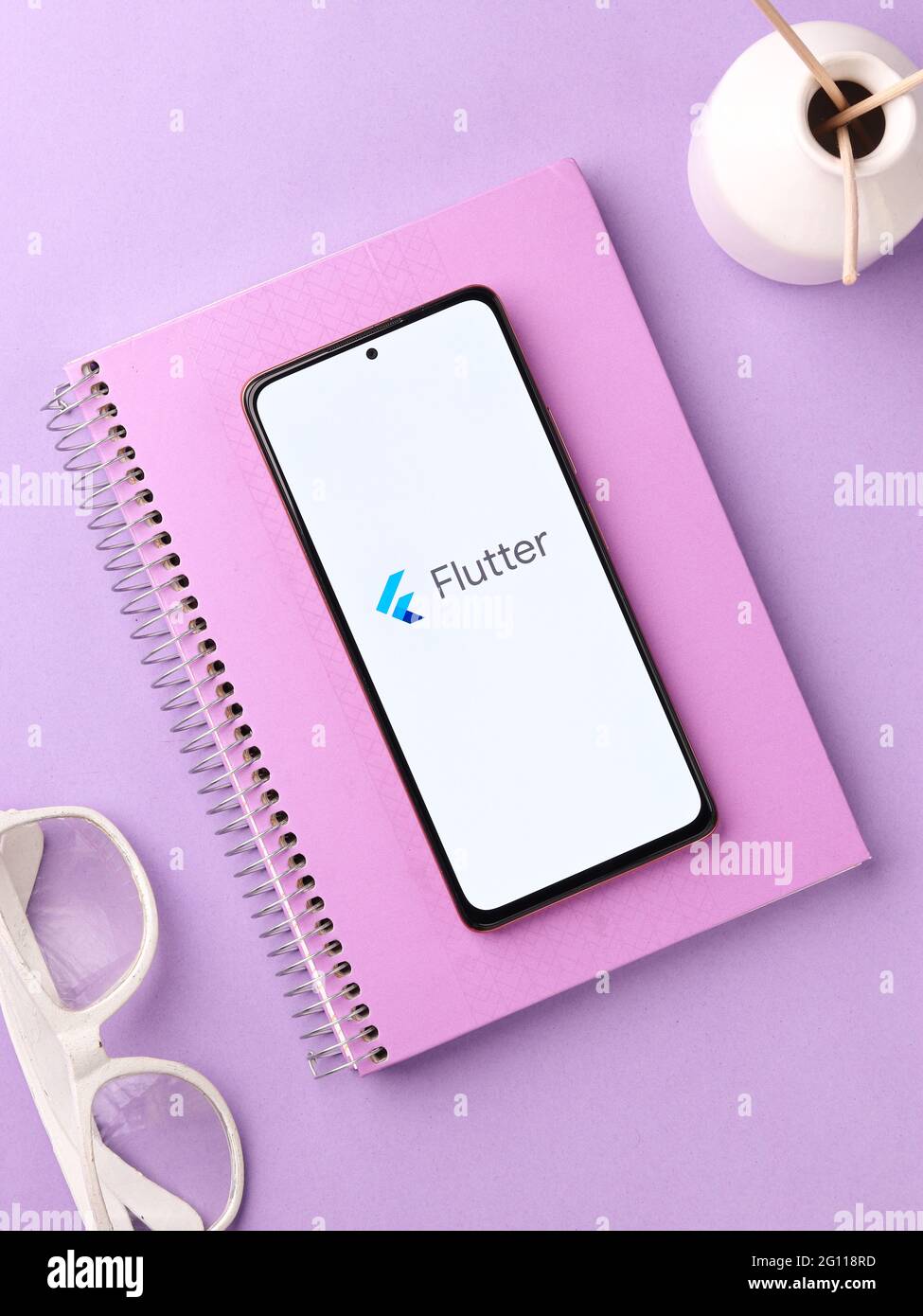 Flutter logo hi-res stock photography and images - Alamy