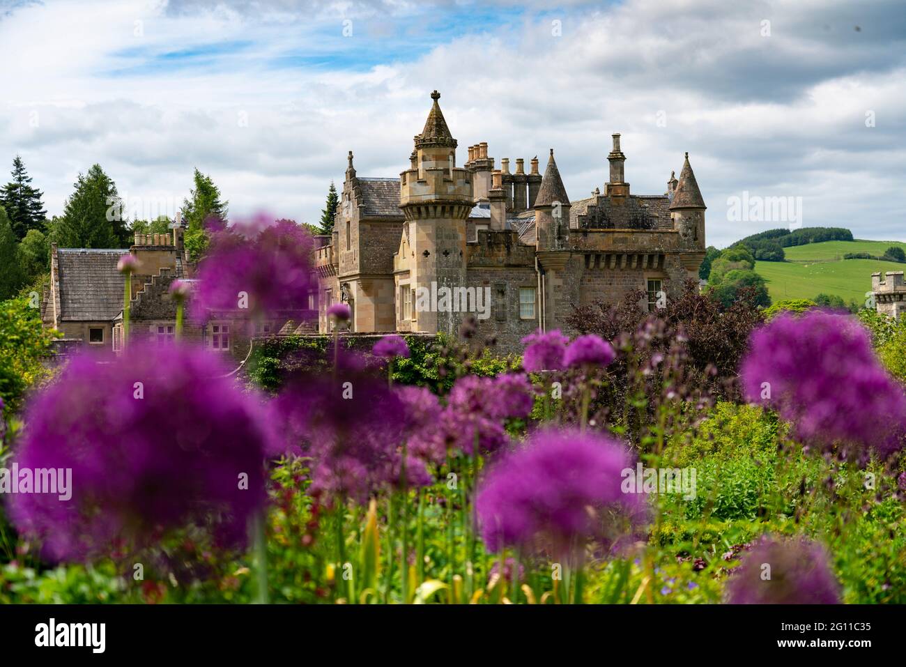 June borders hi-res stock photography and images - Alamy