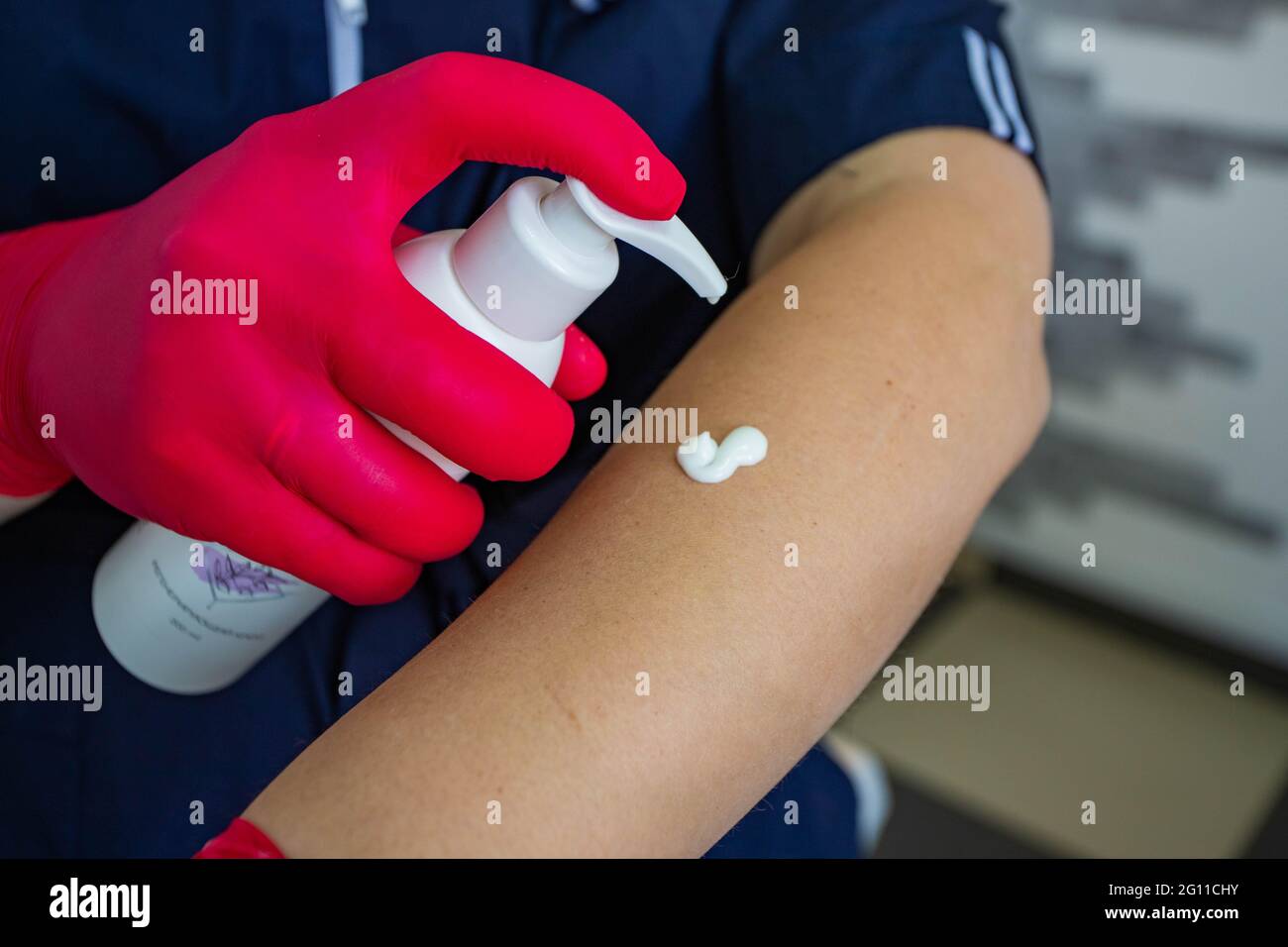 Female hand tube cream hi-res stock photography and images - Alamy