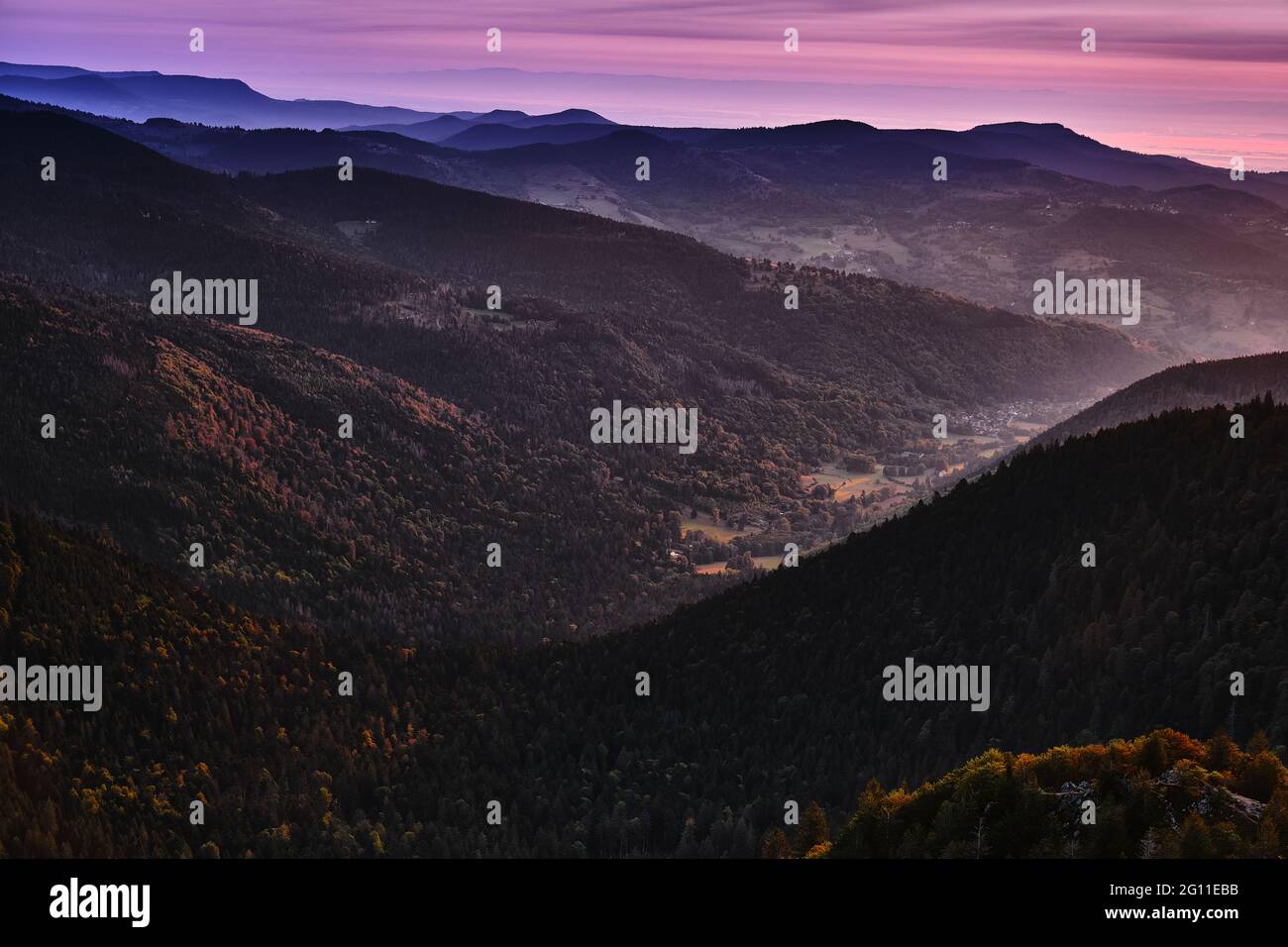 Deep valley village hi-res stock photography and images - Alamy
