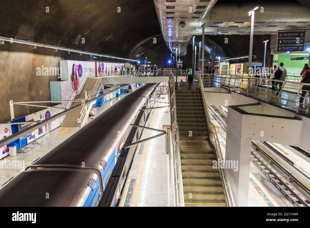 Rio crowd hi-res stock photography and images - Alamy