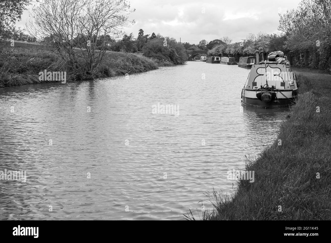 Black and white narrow boats hi-res stock photography and images - Alamy
