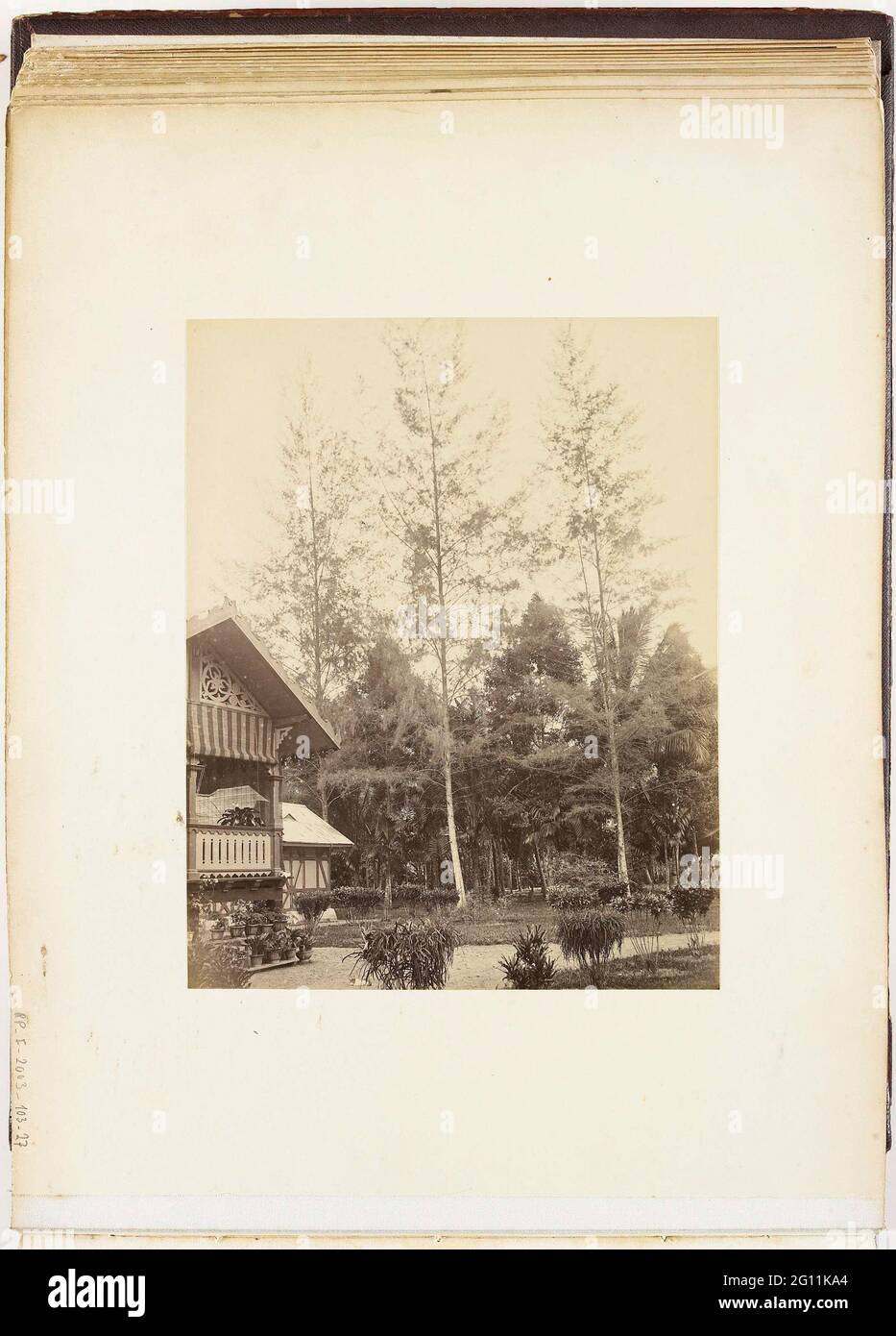 Sumatra long house hi-res stock photography and images - Alamy