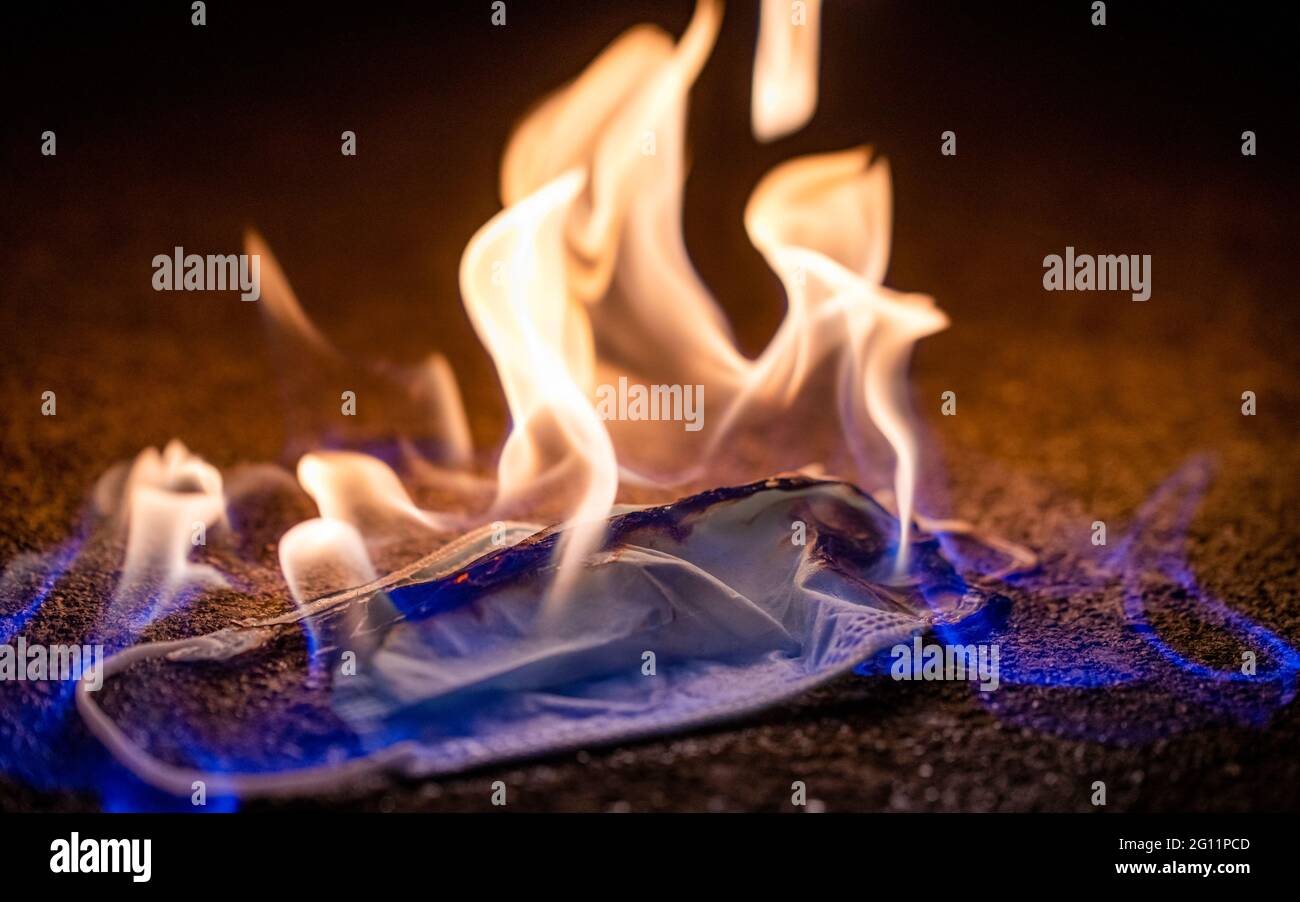 Burns with mask hi-res stock photography and images - Alamy