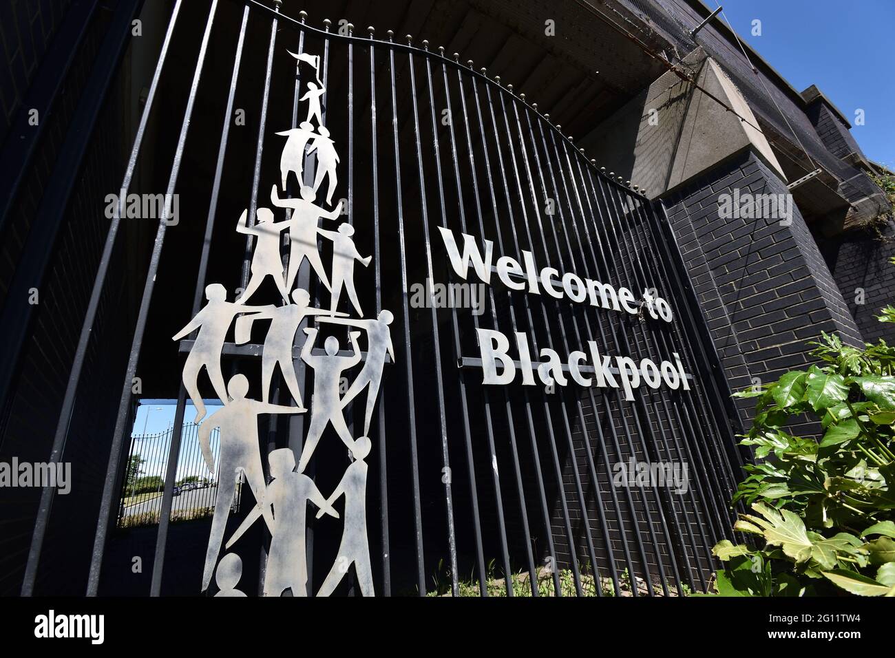 Welcome to Blackpool Sign, Waterloo road bridge, Blackpool Stock Photo ...