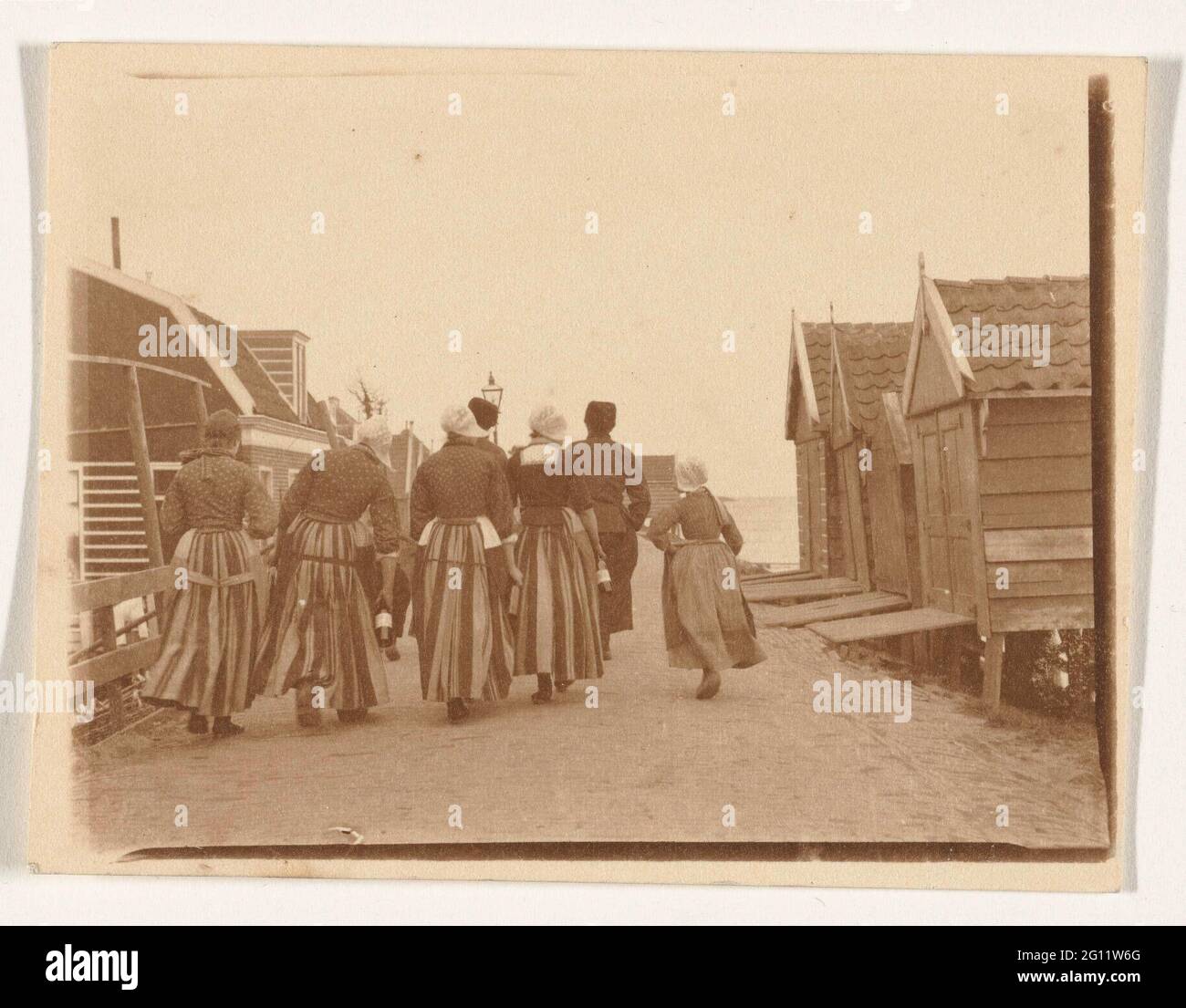 Volendam girl hi-res stock photography and images - Alamy