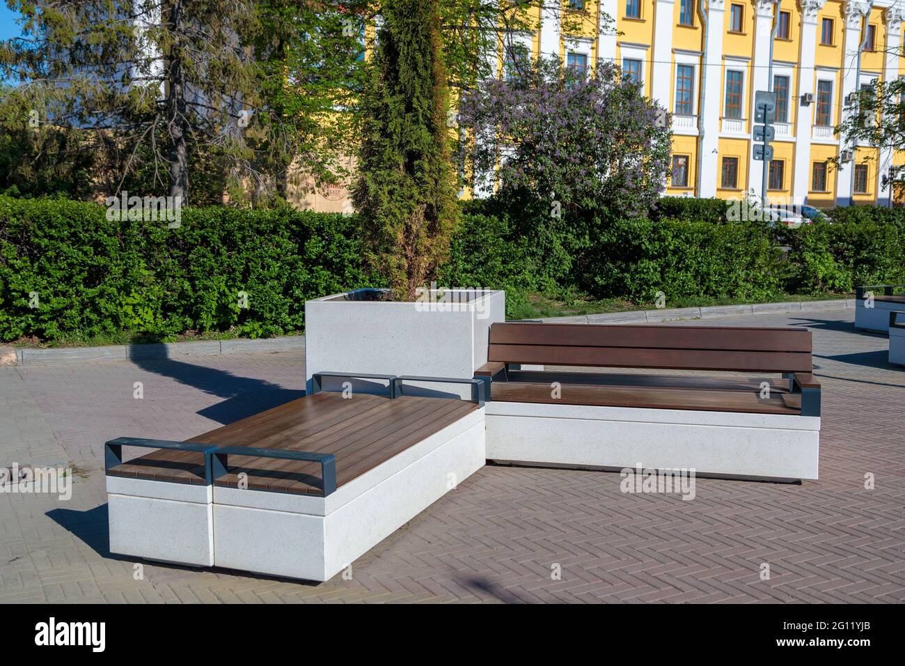 Modern concrete bench seat hi-res stock photography and images - Alamy