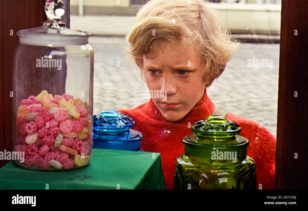 Charlie And The Chocolate Factory Golden Ticket Scene