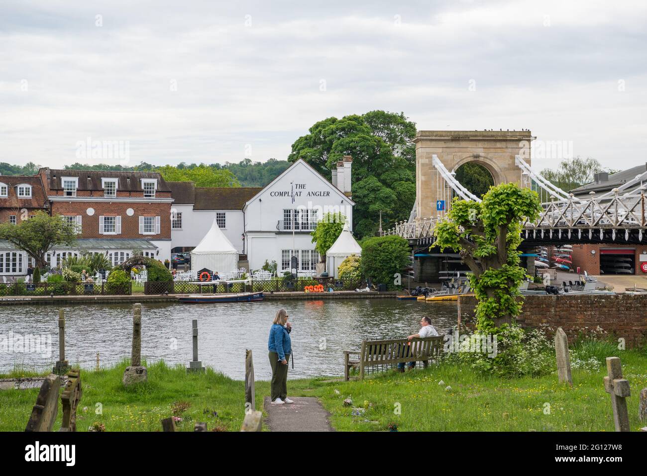 The Compleat Angler hotel and restaurant and Marlow suspension bridge ...