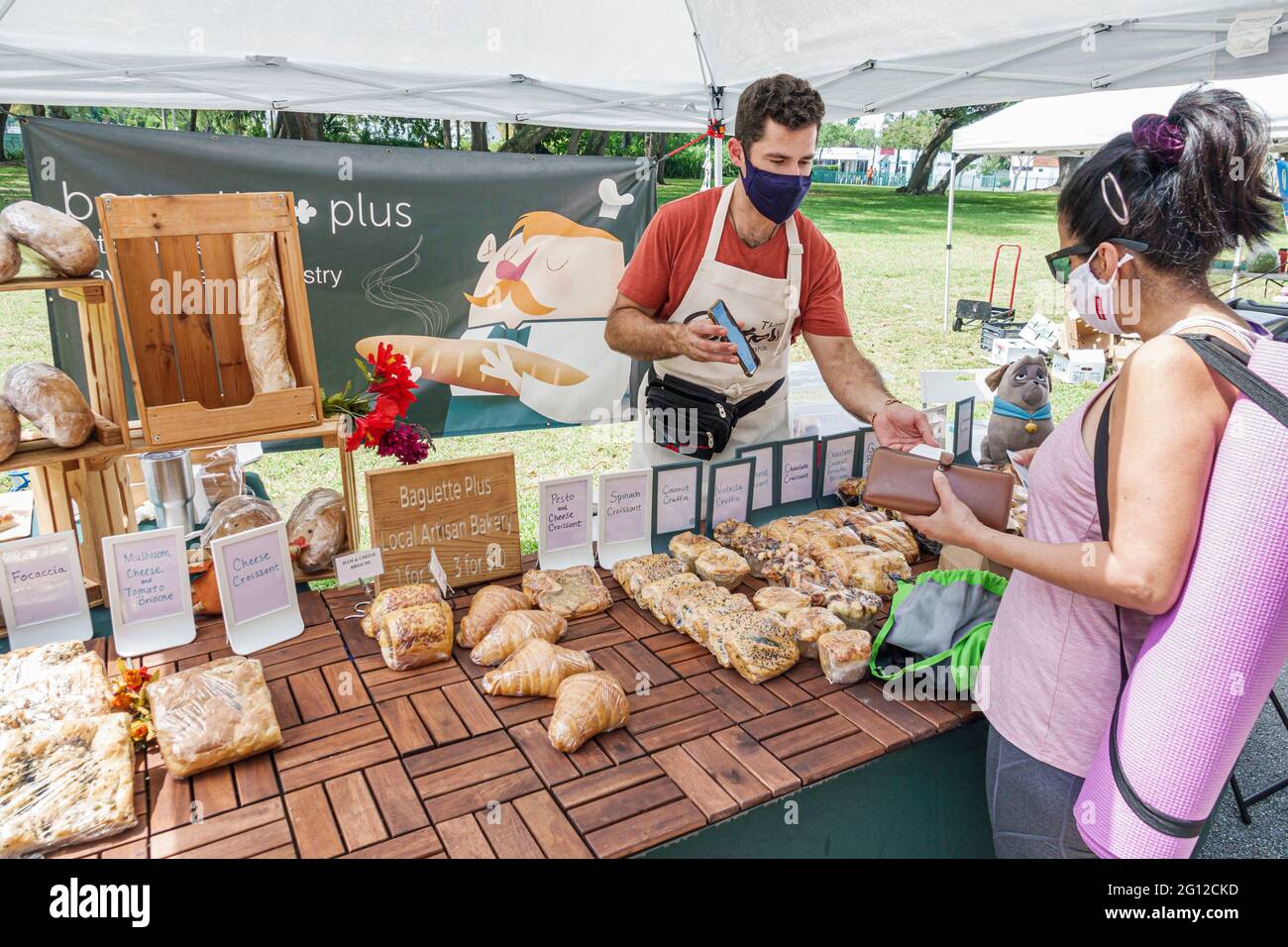 Stand booth stall customer seller paying hi-res stock photography and ...