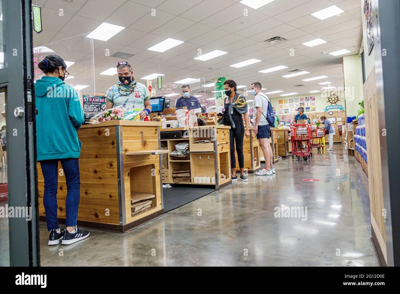 Checkout Line Queue High Resolution Stock Photography and Images - Alamy