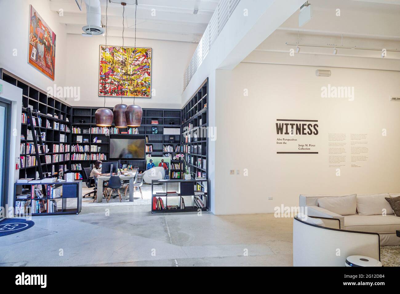 Espacio interior hi-res stock photography and images - Alamy