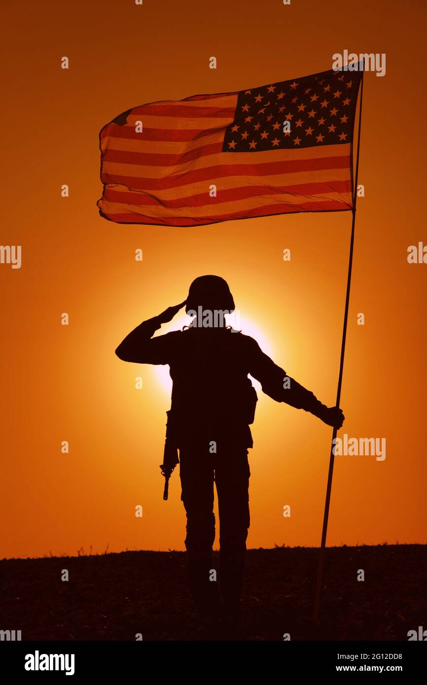 Soldier saluting flag hi-res stock photography and images - Alamy
