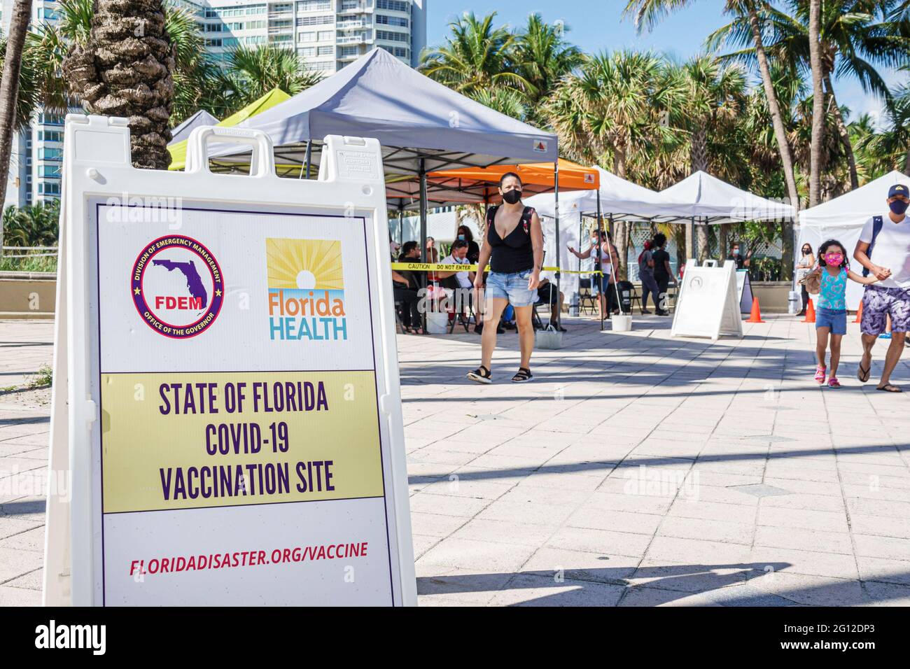 American americans wearing masks mask hi-res stock photography and ...