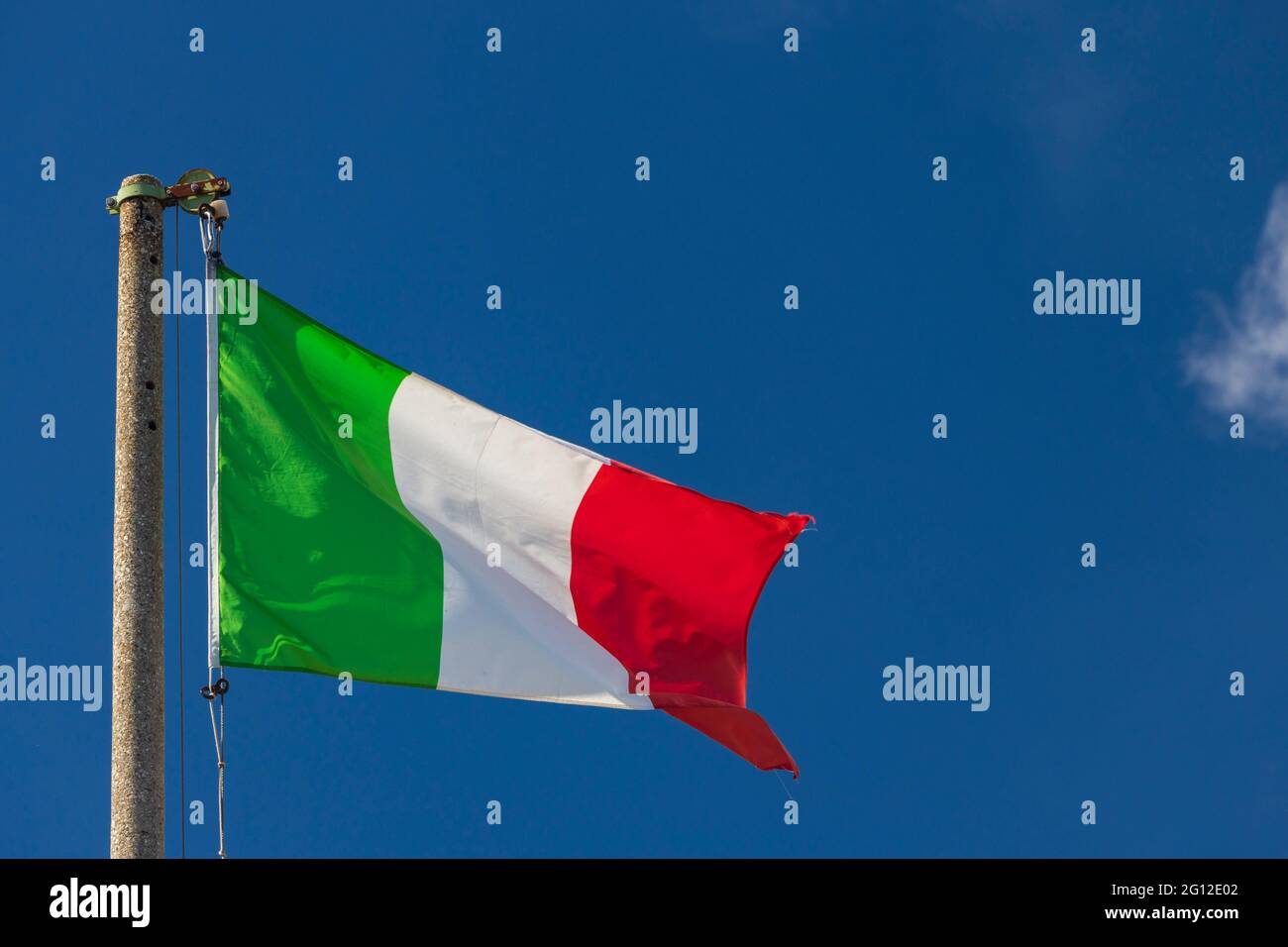Italian flag blowing in wind hi-res stock photography and images - Alamy