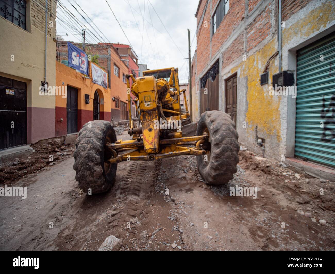 Mexican construction worker hi-res stock photography and images - Alamy