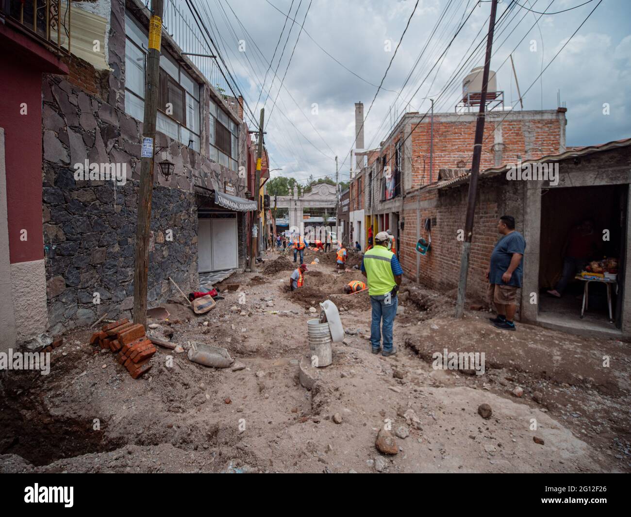 Mexican construction worker hi-res stock photography and images - Alamy