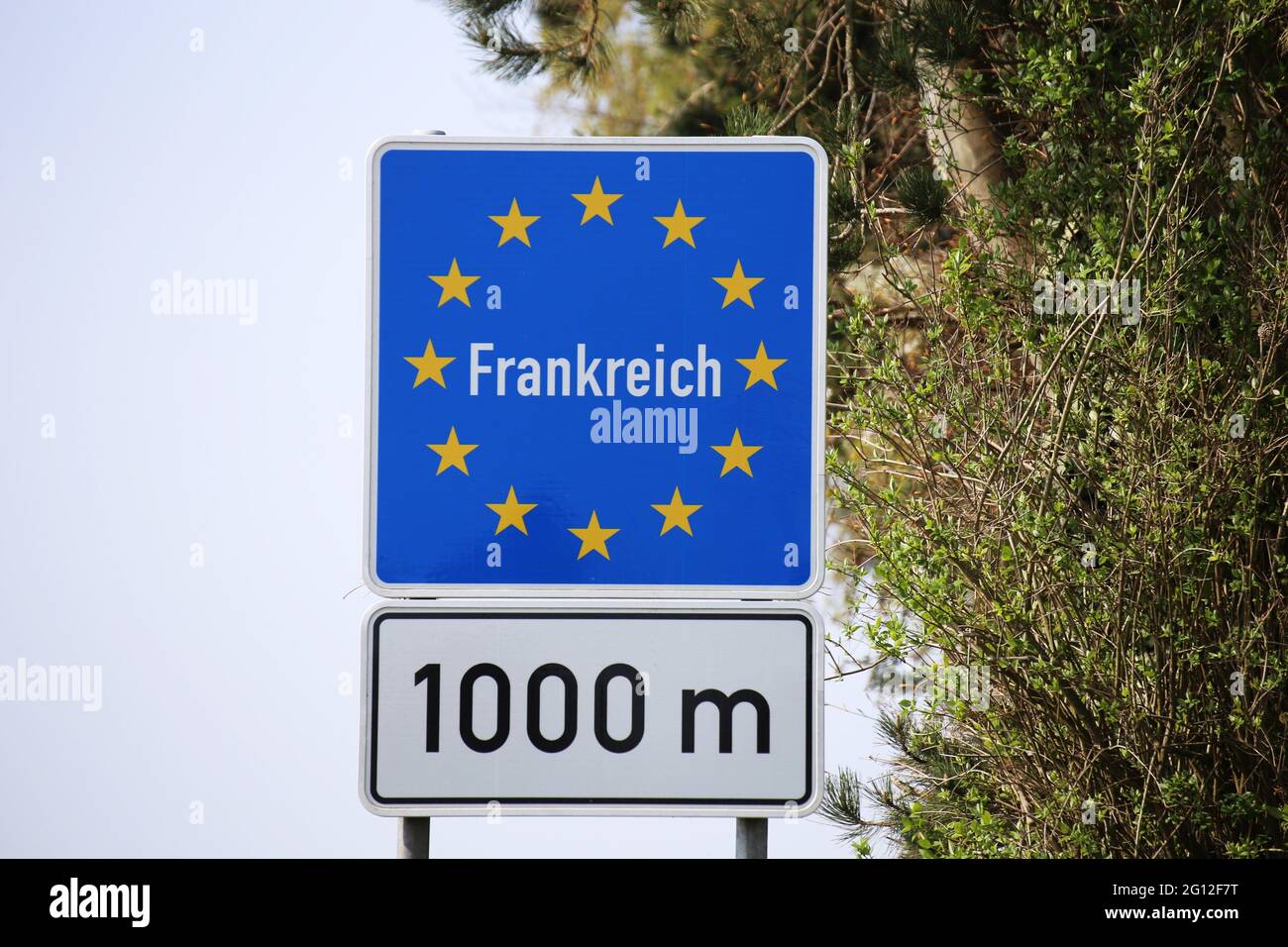 White yellow border hi-res stock photography and images - Alamy