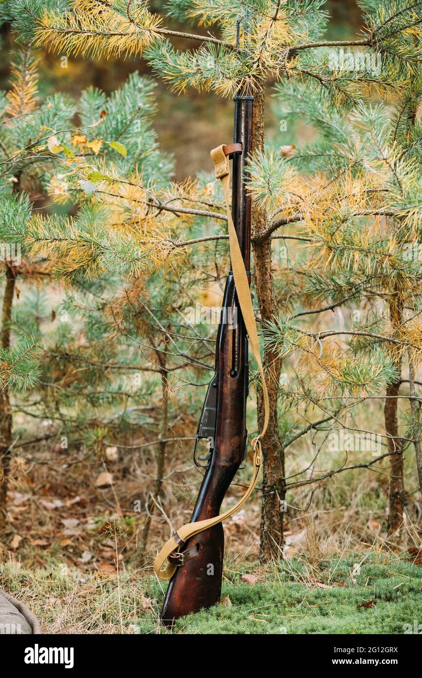 Gun leaning hi-res stock photography and images - Alamy