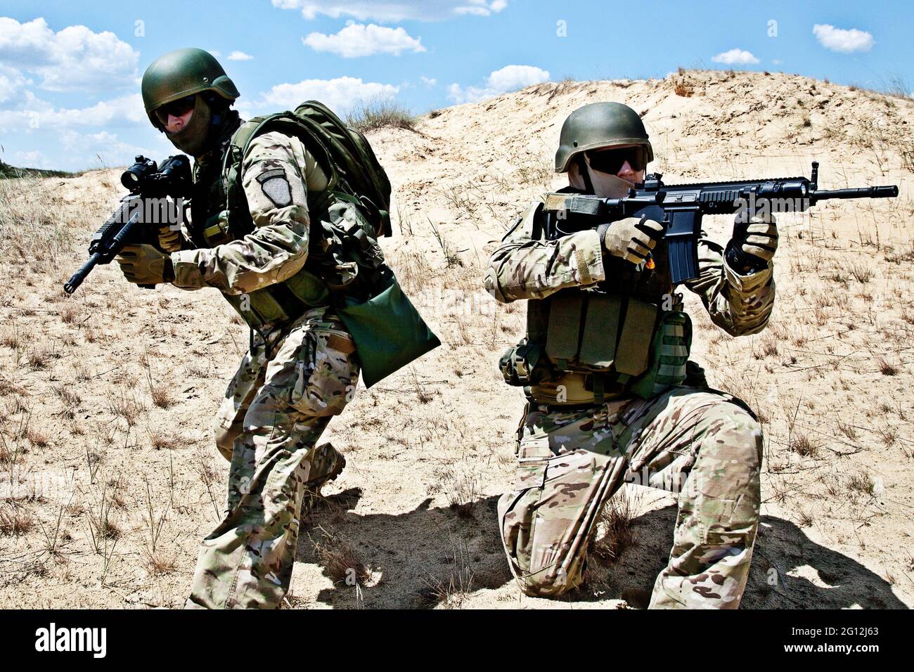 Military running desert hi-res stock photography and images - Alamy