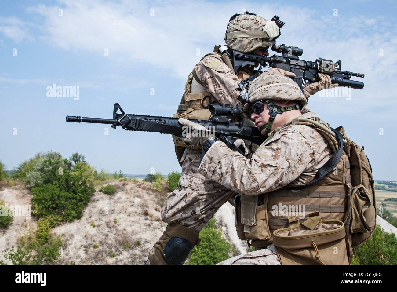Us marines in action hi-res stock photography and images - Alamy