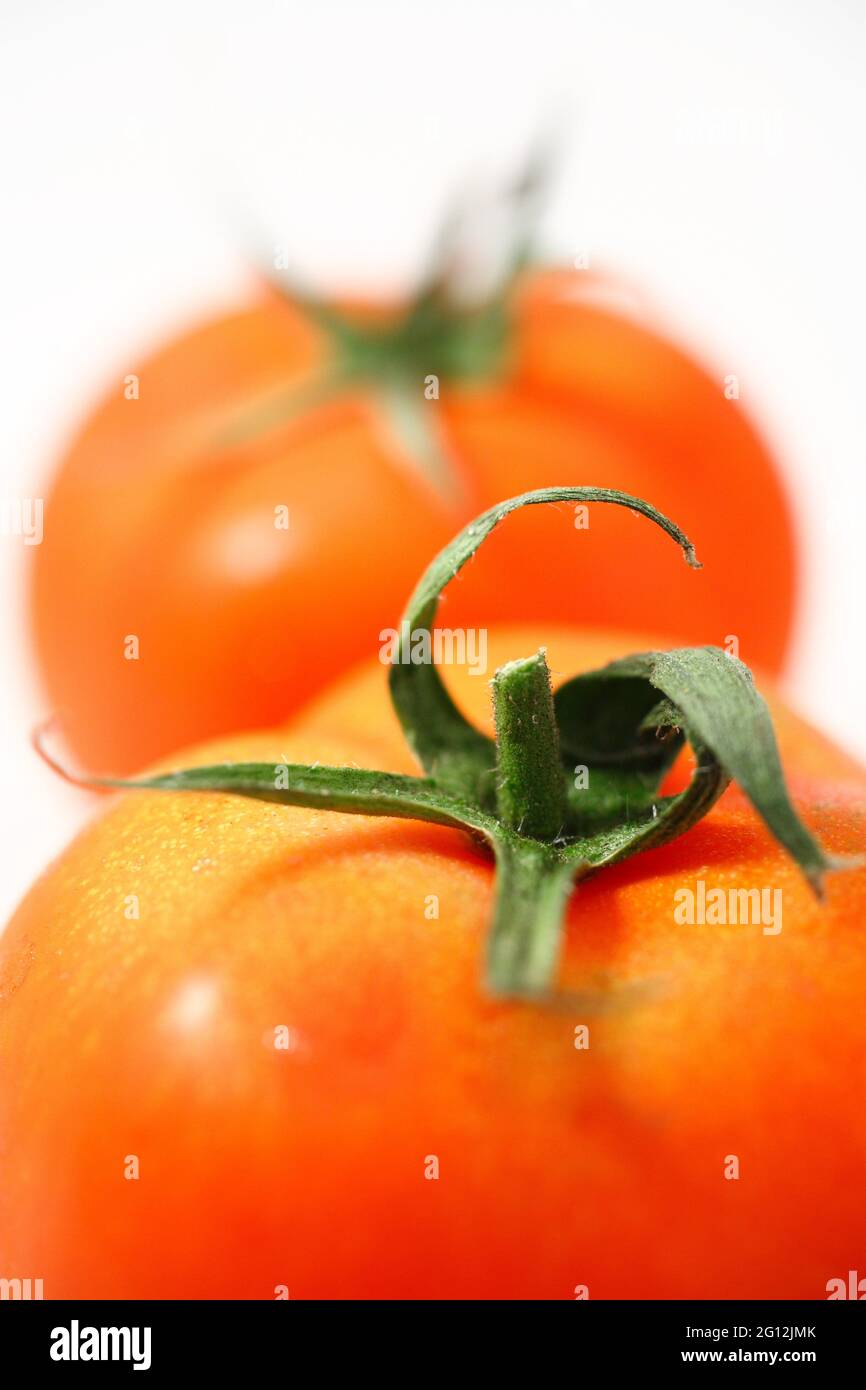 Two whole tomato hi-res stock photography and images - Alamy
