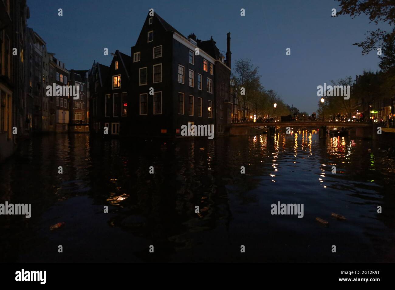 The city lights of Amsterdam in the night Stock Photo - Alamy