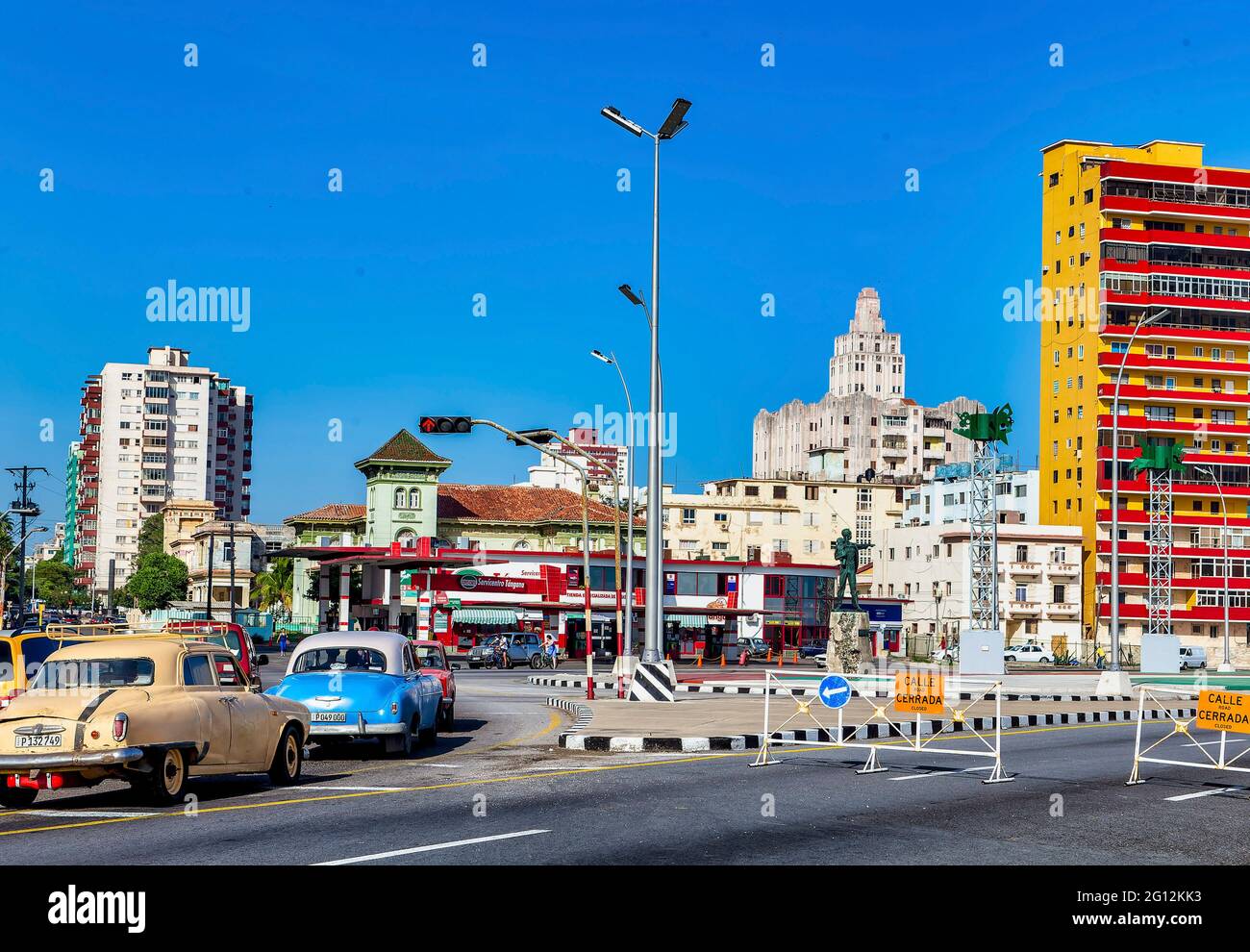 Street scene vedado hi-res stock photography and images - Alamy