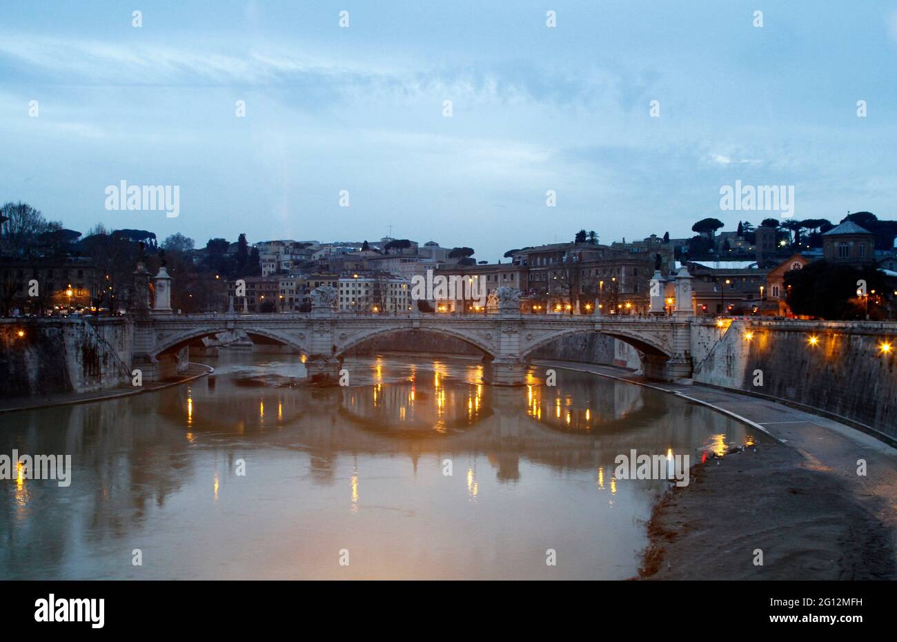 Bridges in rome hi-res stock photography and images - Alamy