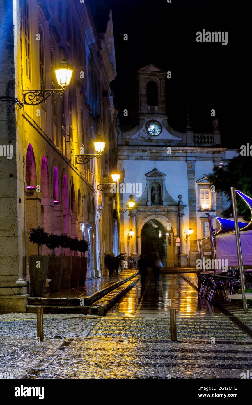 Main arch building entrance to old town of Faro city Stock Photo - Alamy