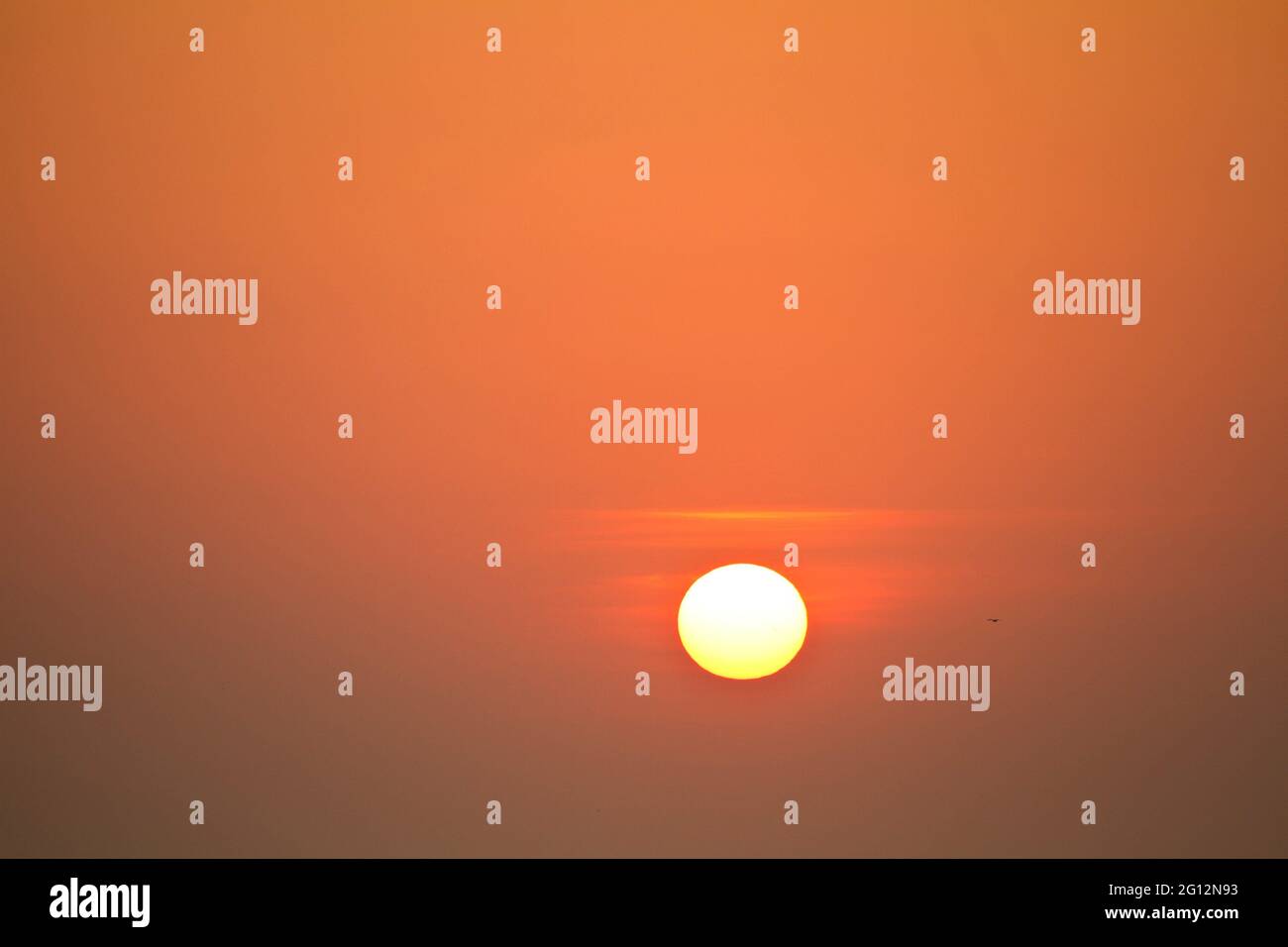Big red sun hi-res stock photography and images - Alamy
