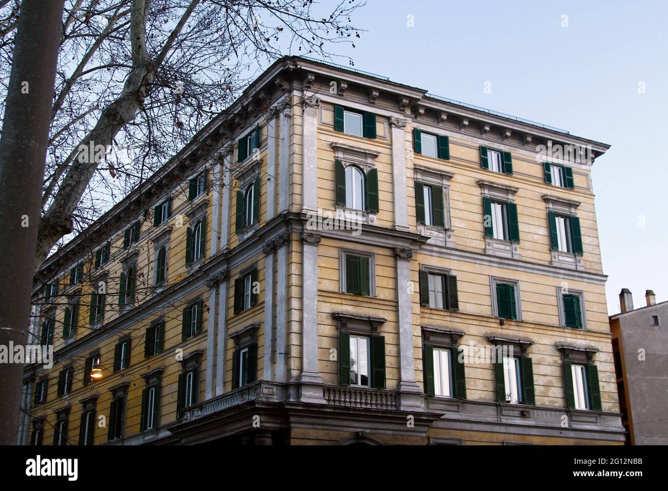Residential building in rome hi-res stock photography and images - Alamy
