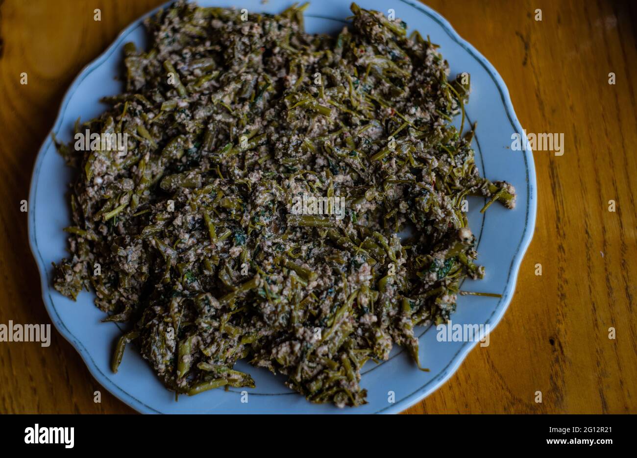 Food served on a vintage plate hi-res stock photography and images - Alamy