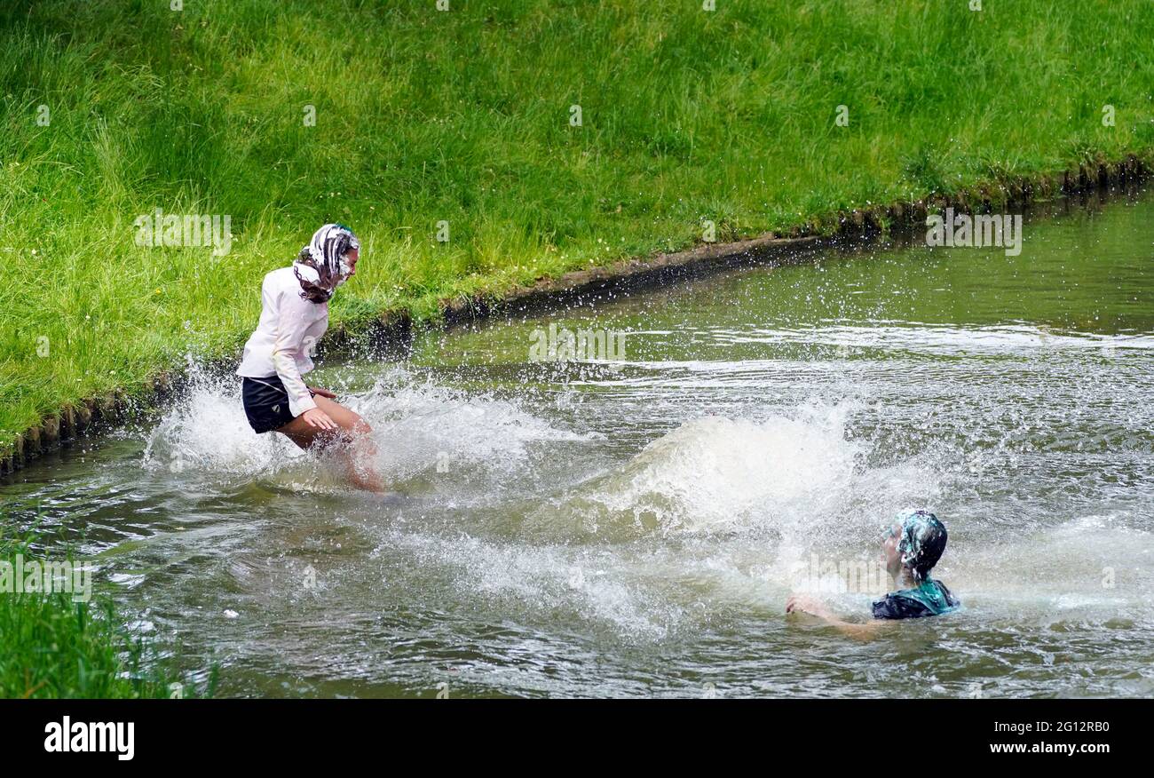 Oxford trashing hi-res stock photography and images - Alamy