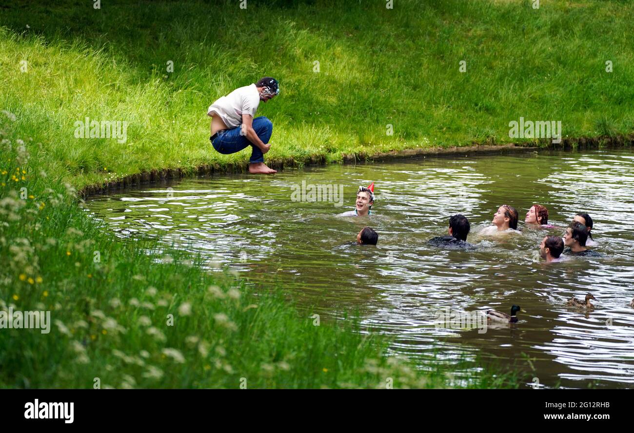 Oxford trashing hi-res stock photography and images - Alamy