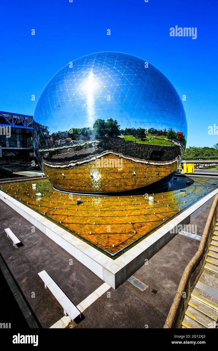 FRANCE. PARIS (75). LA GEODE CINEMA IN THE LA VILLETTE PARK Stock Photo ...
