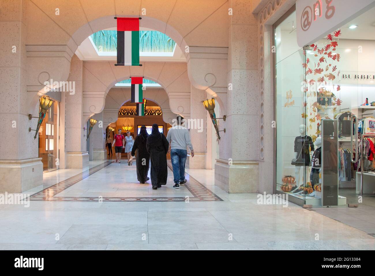 Five star hotel corridor hi-res stock photography and images - Alamy