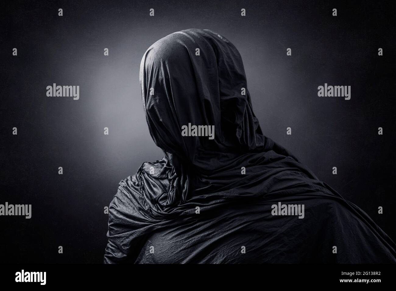 Figure shadow creepy hi-res stock photography and images - Alamy